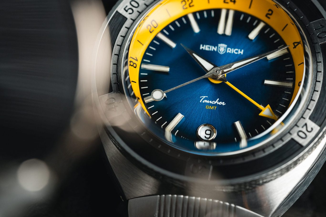 Spotlight: HEINRICH Watches & the Taucher 2 GMT - 12&60