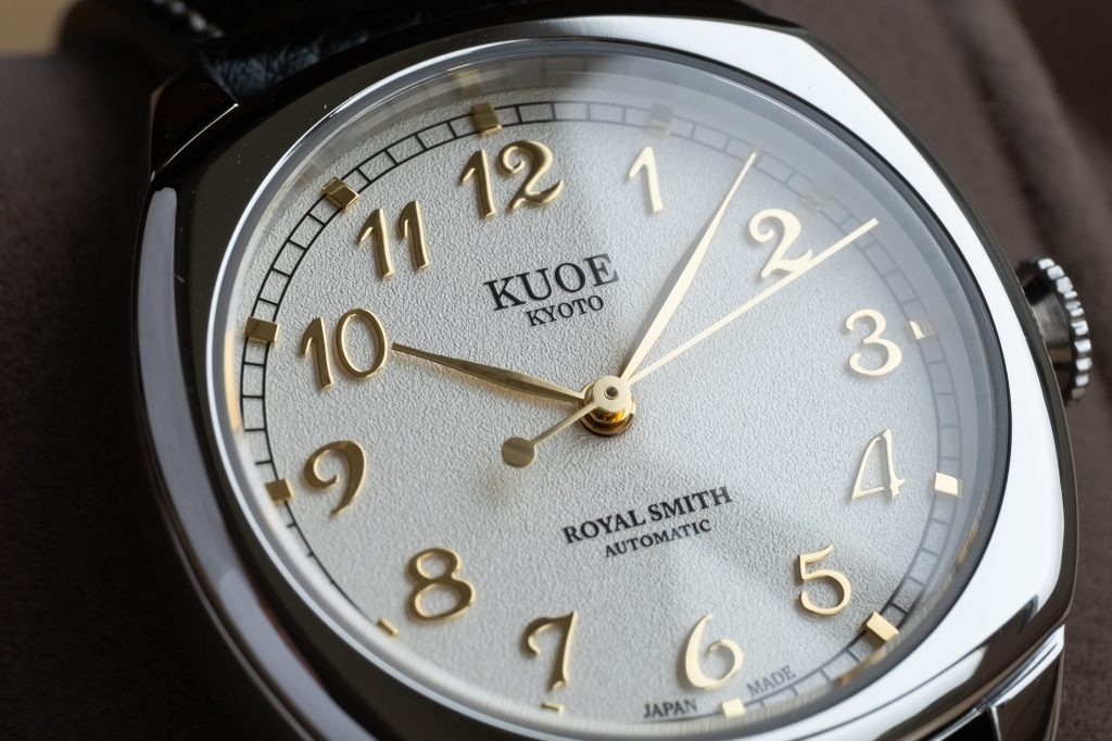 KUOE Royal Smith 90-008 - The Small Watch, That’s Big On Personality ...