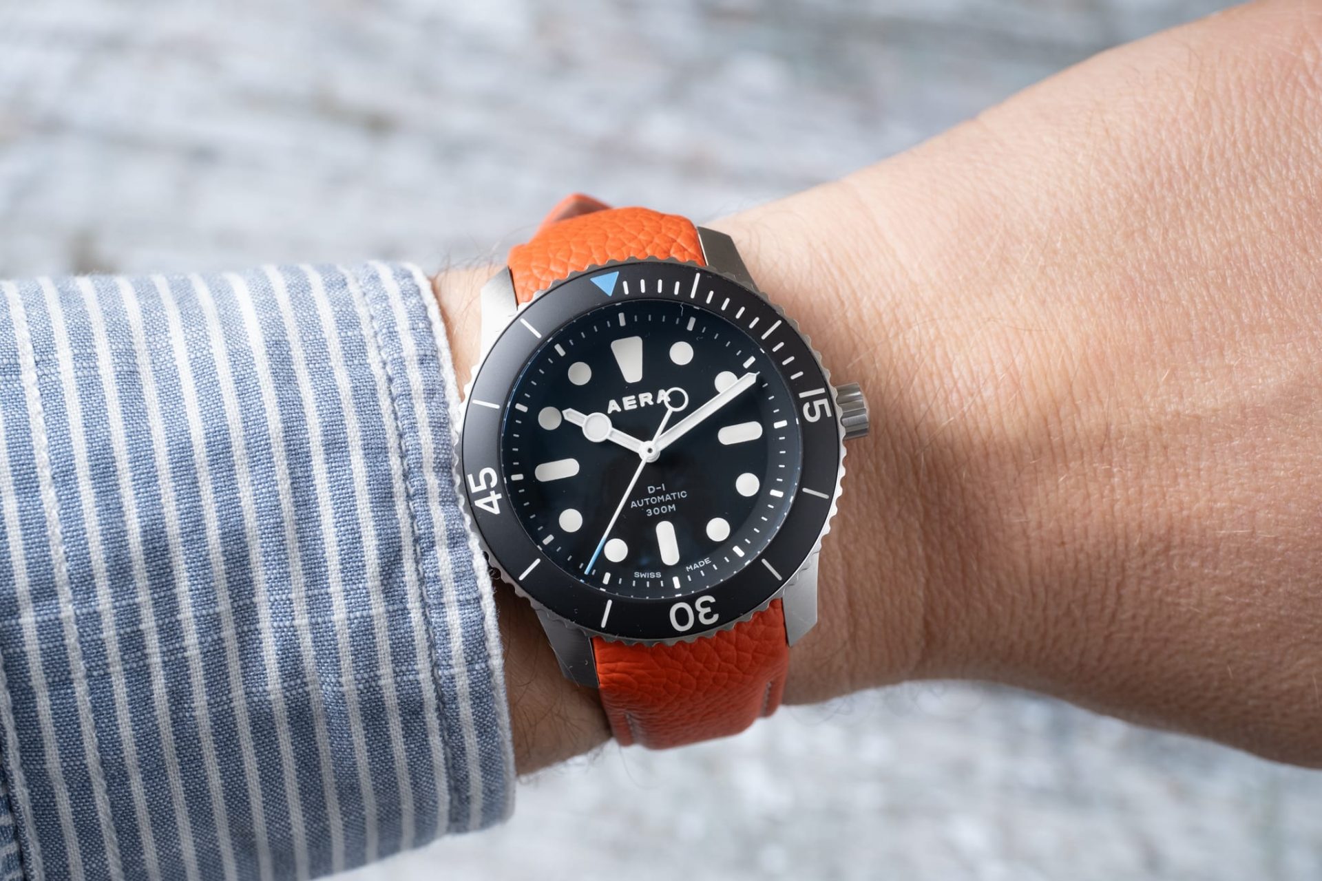 Aera D-1 Diver Review - Big, Bold and Beautiful! - 12&60