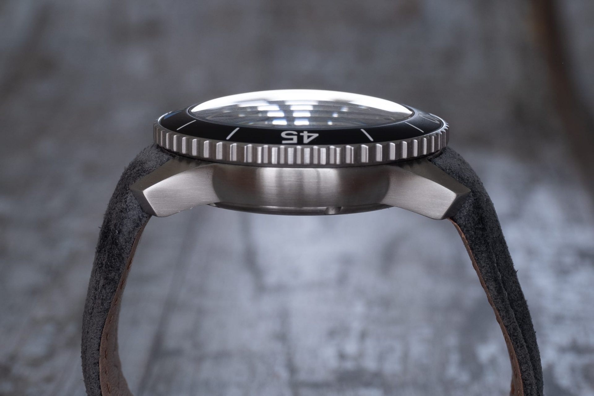 Aera D-1 Diver Review - Big, Bold and Beautiful! - 12&60